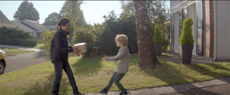 La Poste - Plus proche, plus connectée - Packshotmag