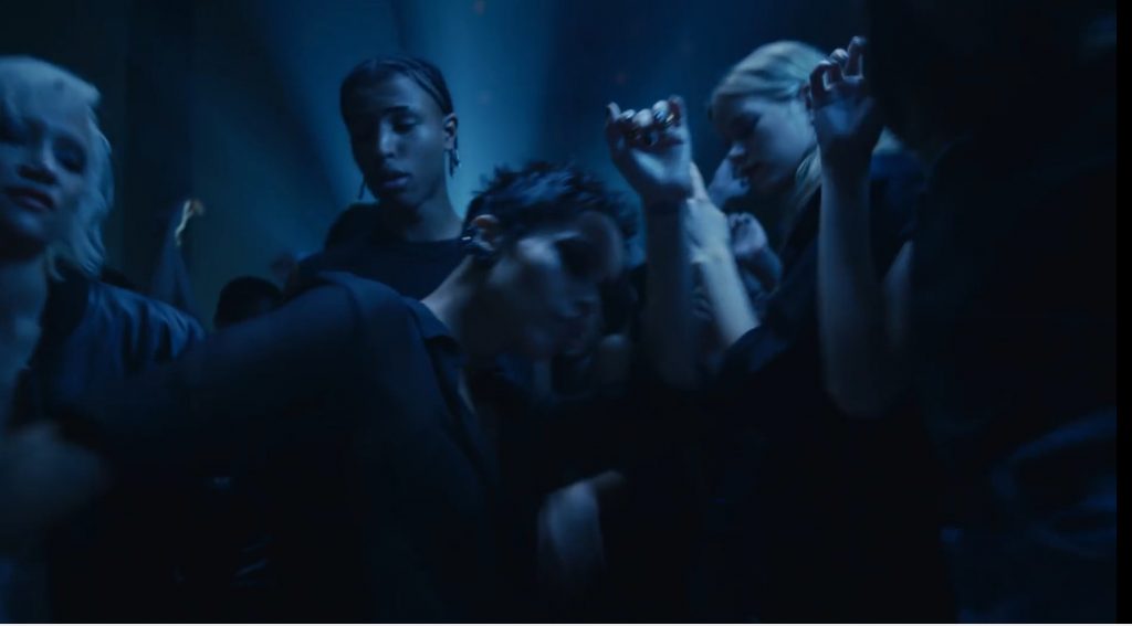 Yves Saint Laurent - Black Opium- Zoë Kravitz - Packshotmag