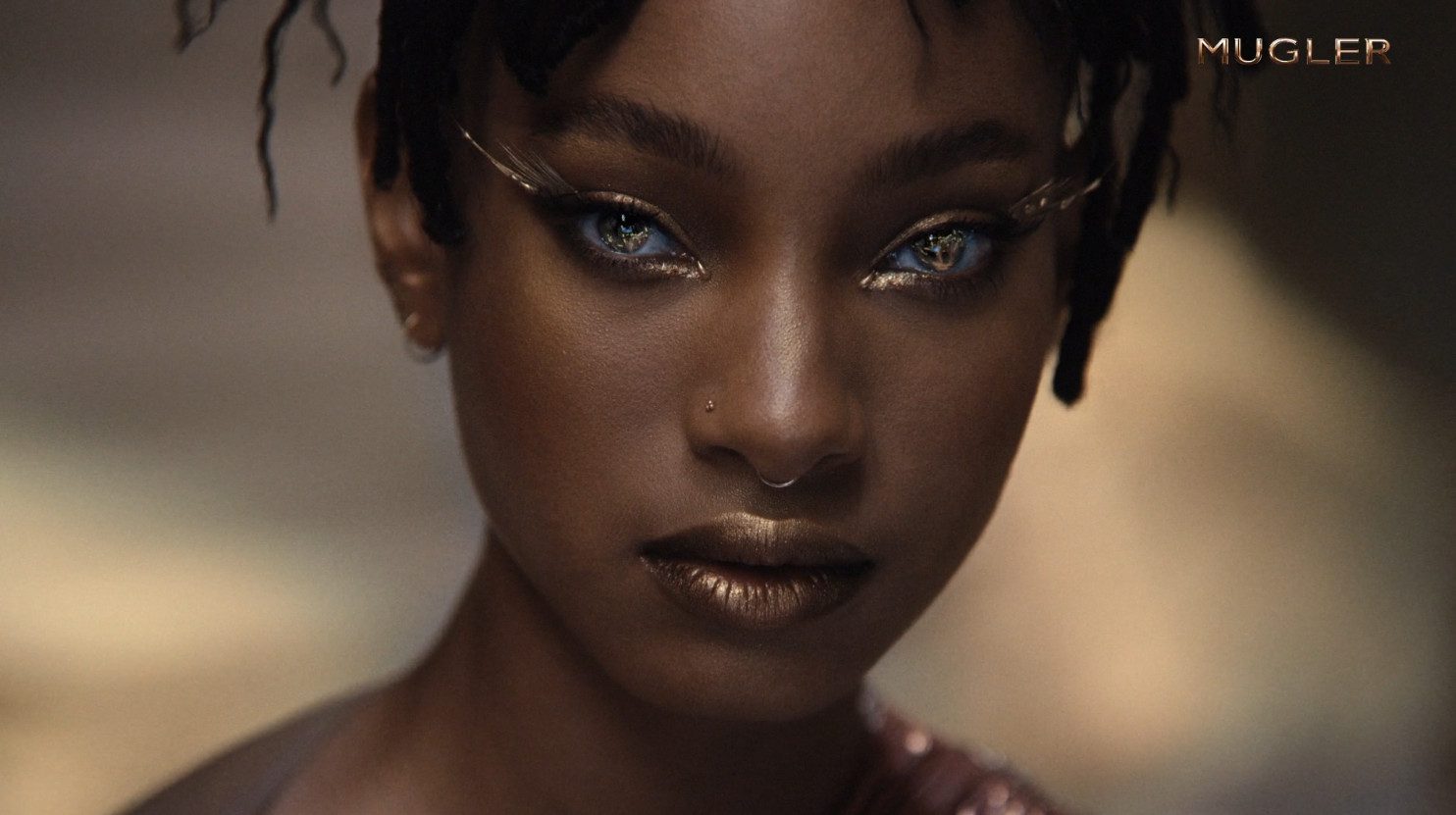 Alien Goddess. Nouvelle Eau de Parfum Mugler - Willow Smith - Packshotmag