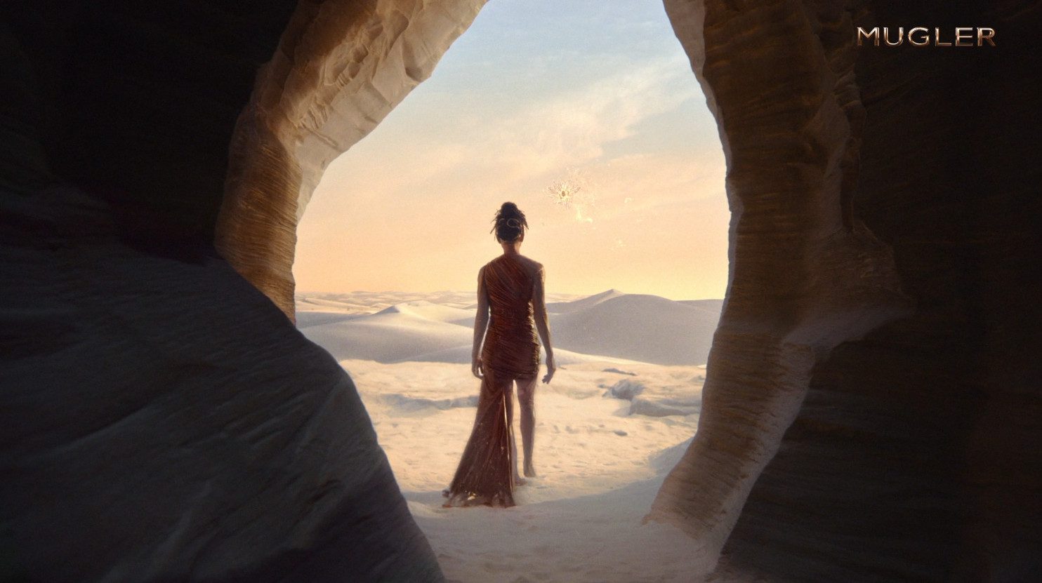 Alien Goddess. Nouvelle Eau de Parfum Mugler - Willow Smith - Packshotmag