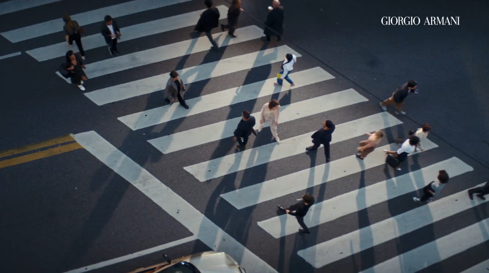 Armani Code Parfum - Regé-Jean Page - Packshotmag