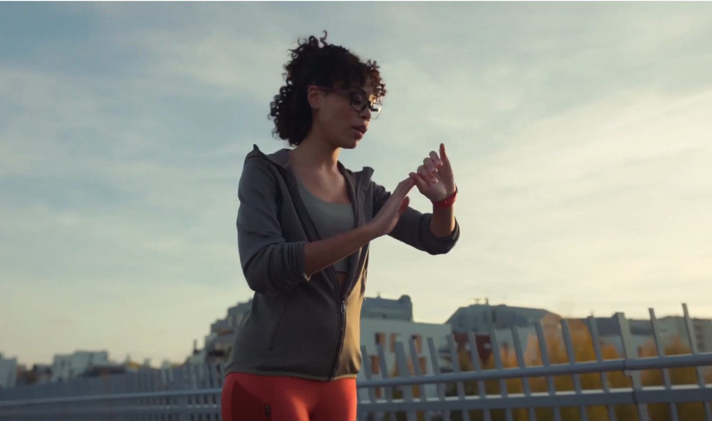 Essilor Eyezen - Le monde a changé, pourquoi pas tes verres ? - Packshotmag