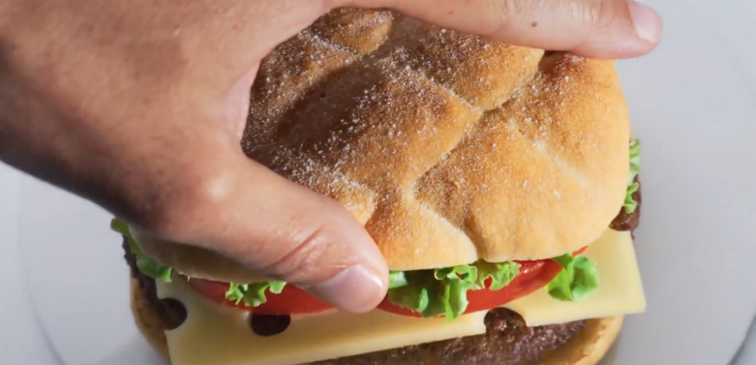 McDonald’s - Le M - Parfait sous tous les angles - Packshotmag