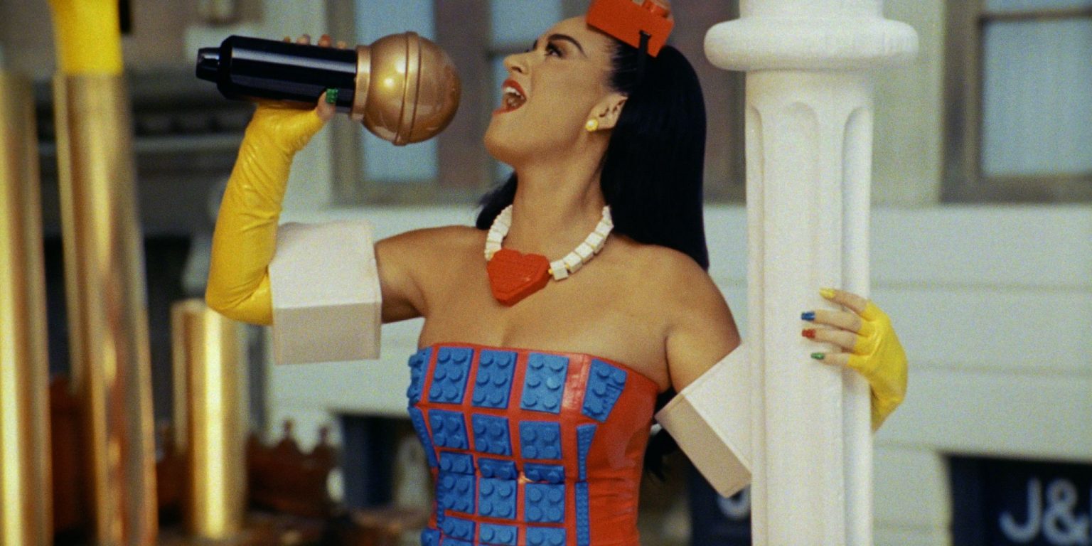 Lego - Réinventons les fêtes ensemble - Katy Perry - Packshotmag