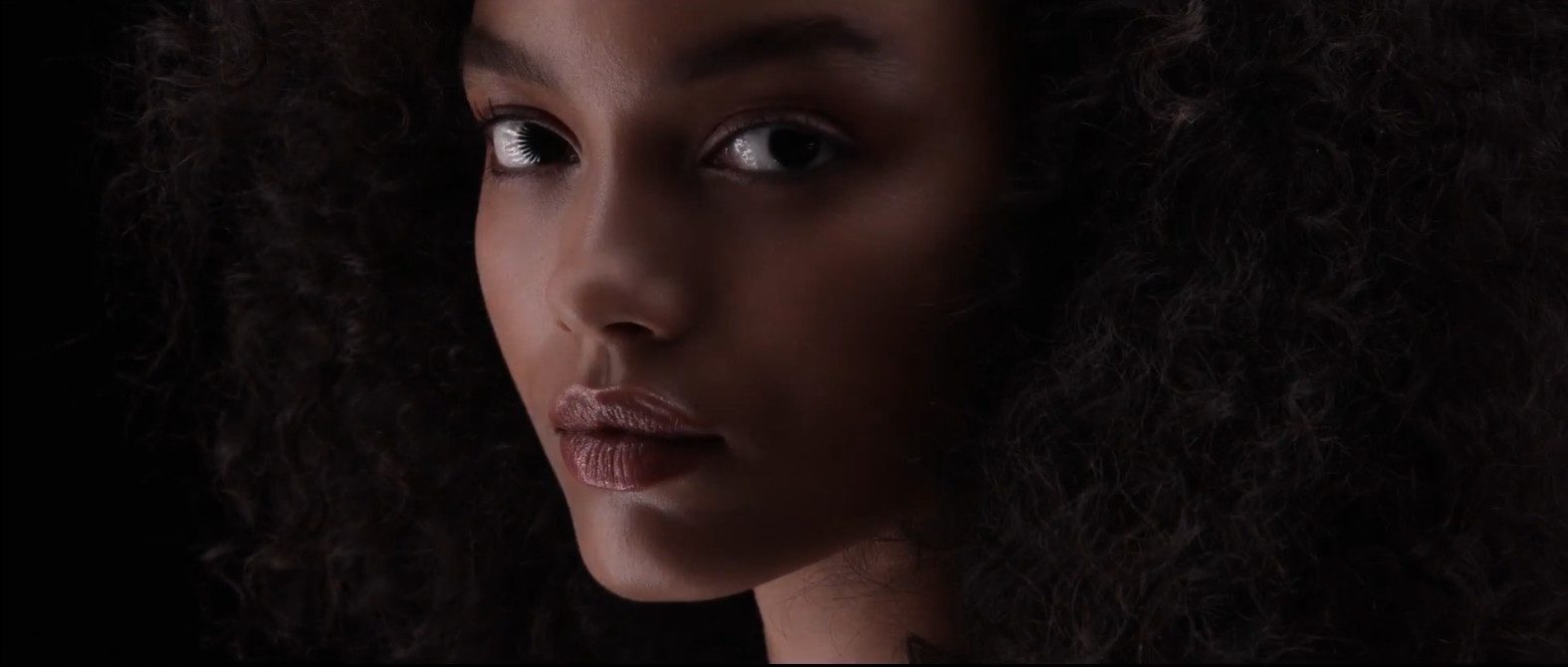 Chanel - Coco Mademoiselle - Whitney Peak - Packshotmag