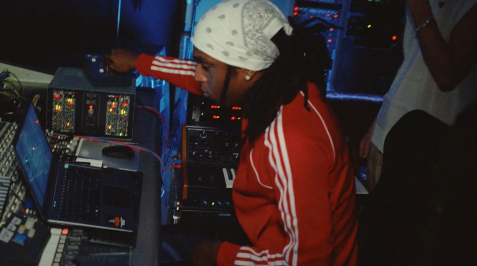 Adidas - Bienvenue dans le Club Originals - Packshotmag