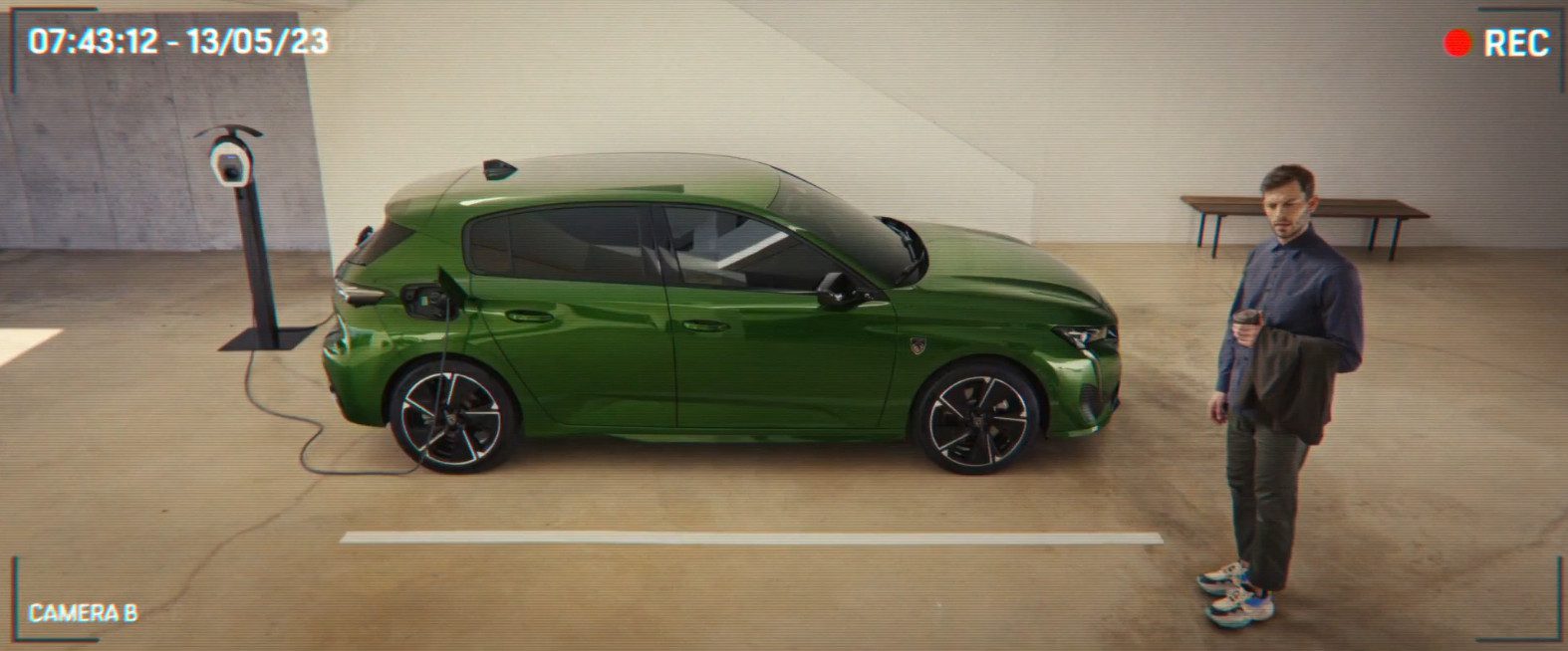 Peugeot - Rien ne résiste à la nouvelle Peugeot E-308 - Packshotmag