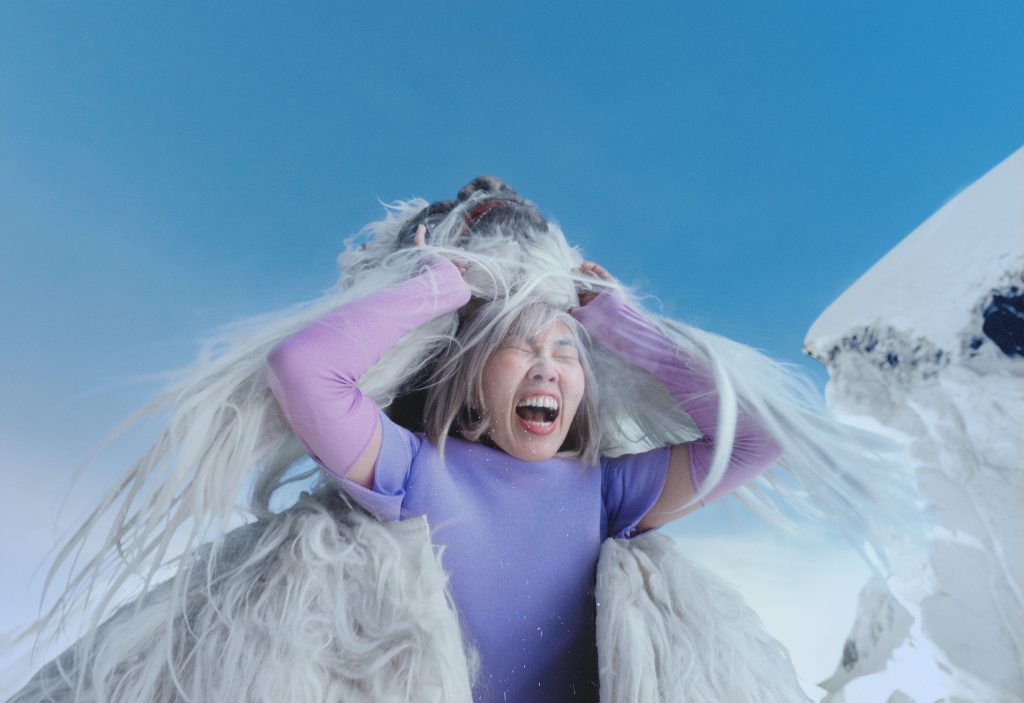 Evian - Mountain of Youth - Live Young - Packshotmag