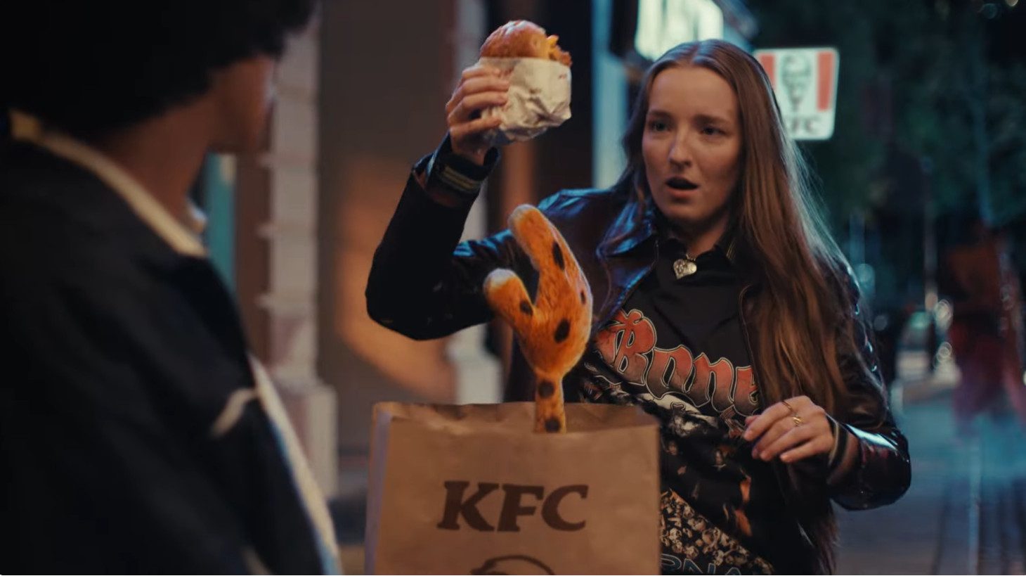 KFC X Cheetos - Extra Cheddar Cheetos - Packshotmag