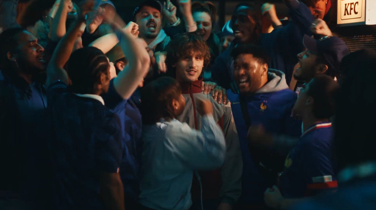 KFC - L’Ultra Box des Bleus pour les Ultra Fans des Bleus - Packshotmag